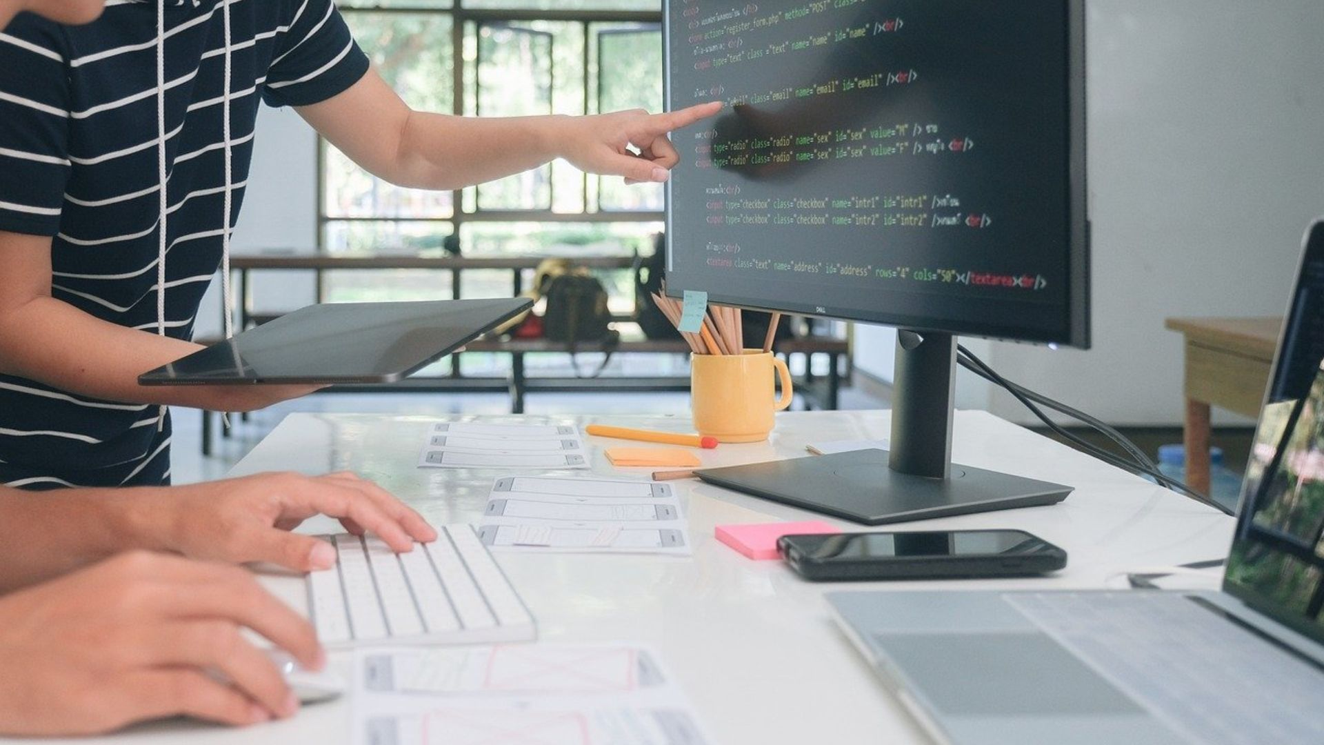 Developer Website: Tugas dan Peran Pentingnya - GRADIN